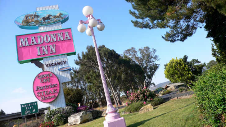 Step Back In Time By Going To This Quirky and Cute Mid-Century Hotel ...